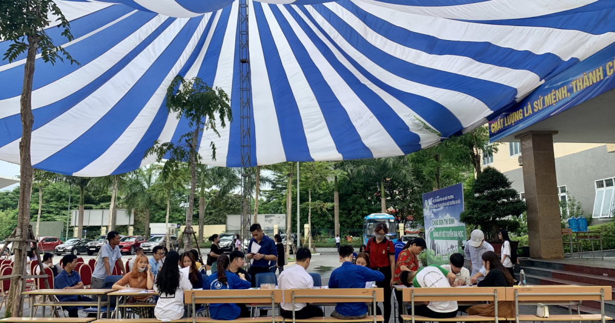 HUNRE rộn ràng ngày đầu nhập học!